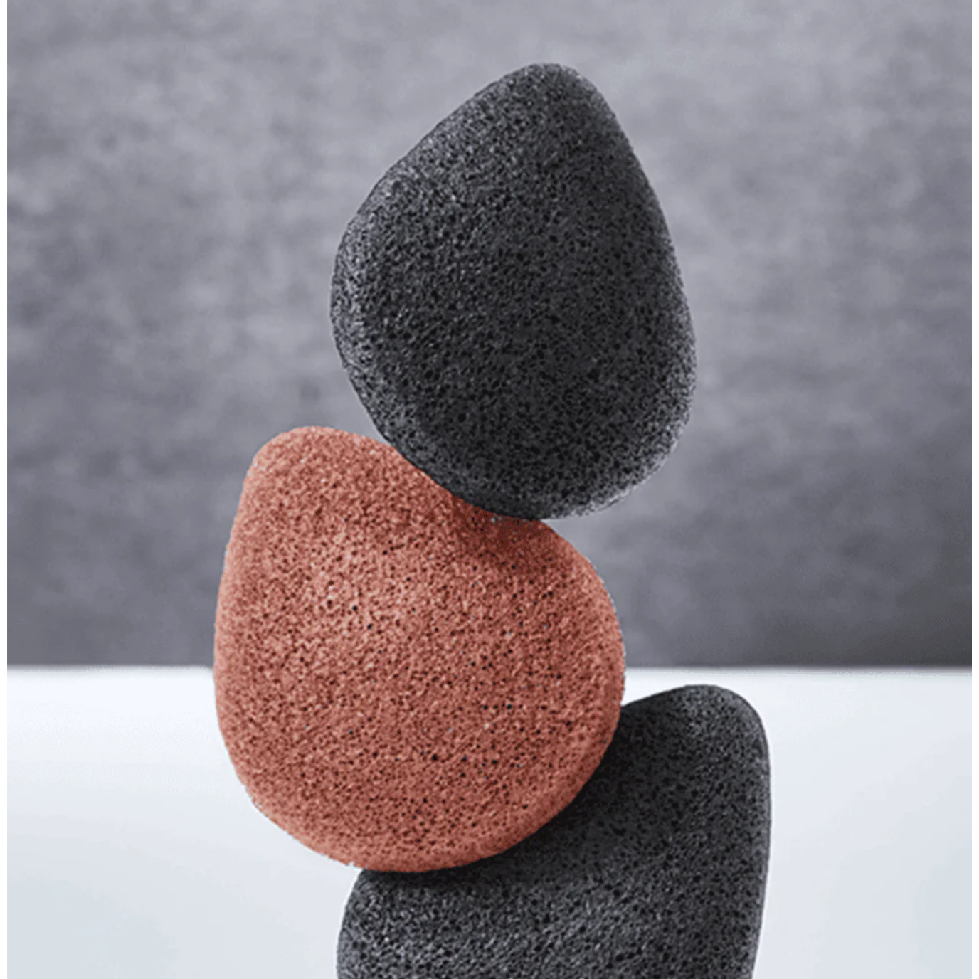 Purito Seoul - Bamboo Charcoal Konjac Sponge online kaufen bei sooyou.ch
